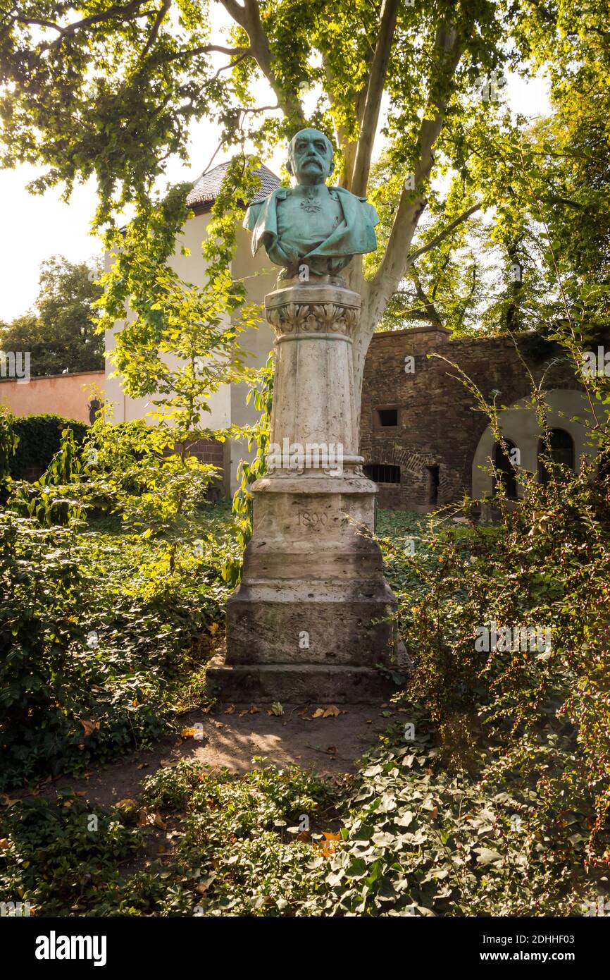 Worms dom statue hi-res stock photography and images - Alamy