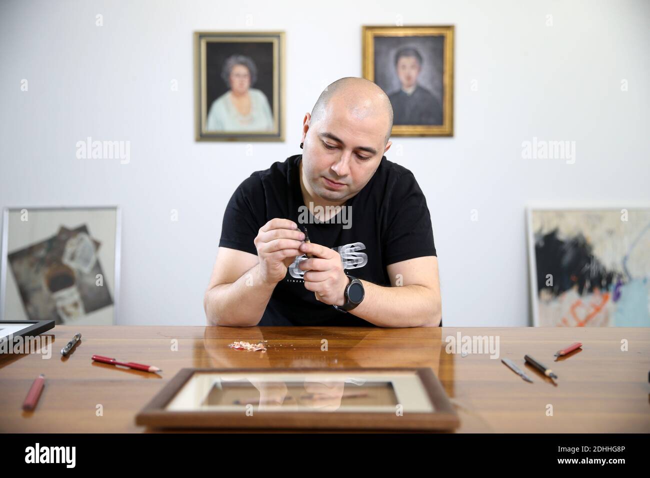 Graphite sculptures hi-res stock photography and images - Alamy