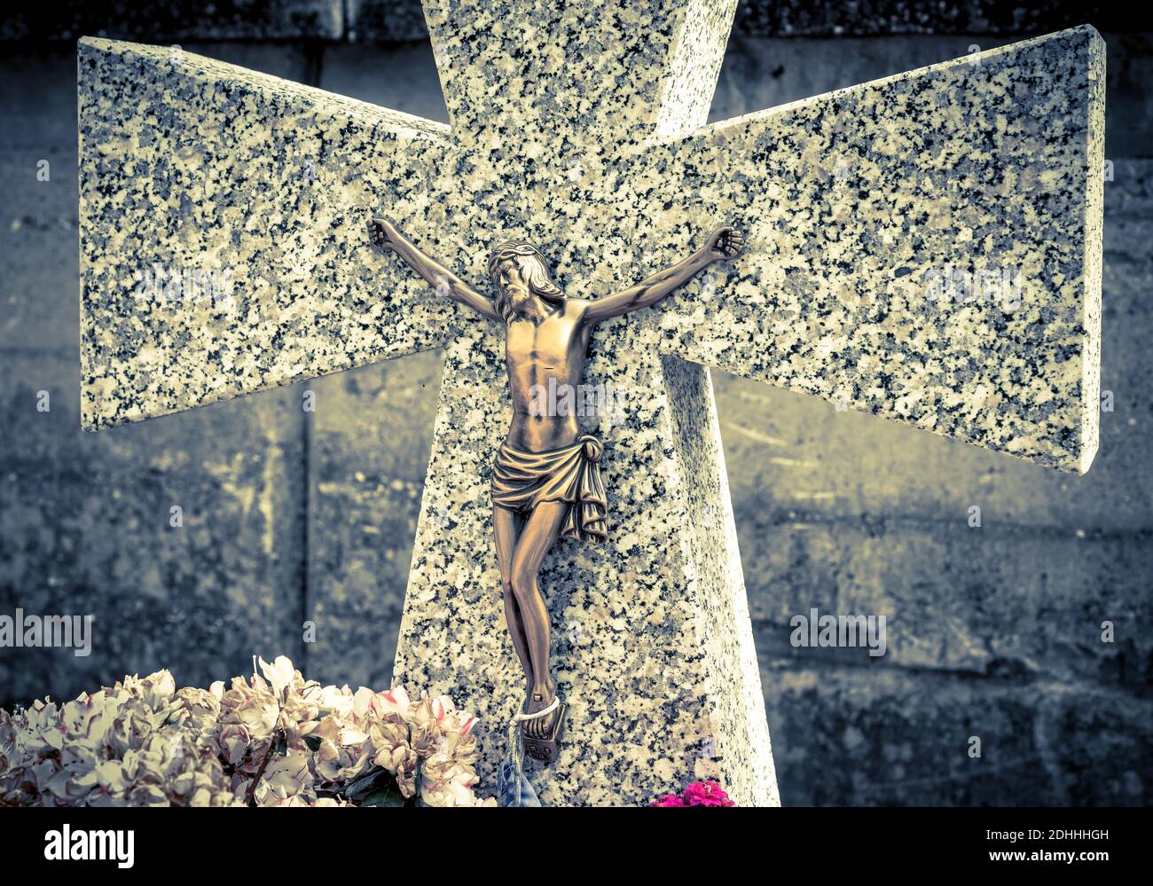 Jesus christ cross statue cemetery hi-res stock photography and images ...