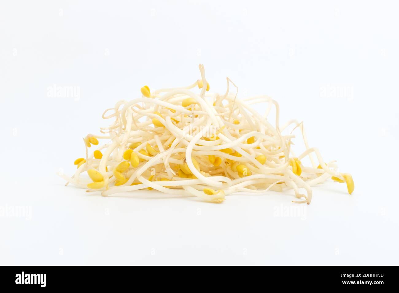 Yellow bean sprouts hi-res stock photography and images - Alamy