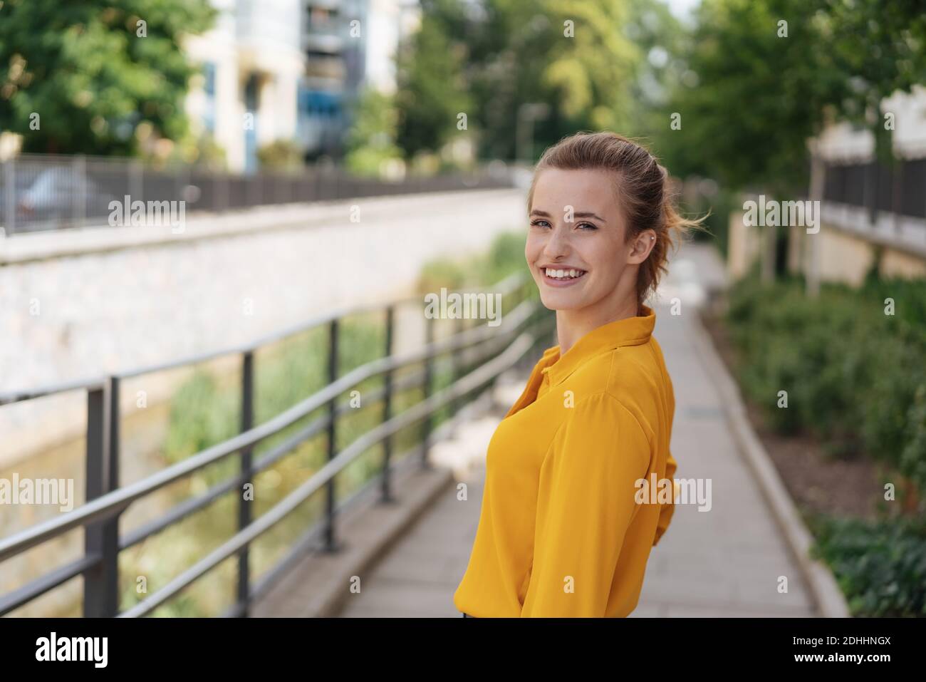 Looking back over his shoulder hi-res stock photography and images - Alamy