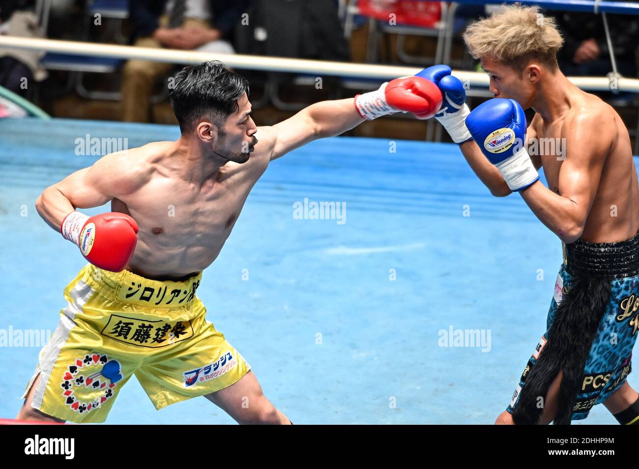 Tokyo, Japan. 9th Dec, 2020. (L-R) Zirolian Riku, Takuya Ota Boxing : 8R 60kg weight bout at ...