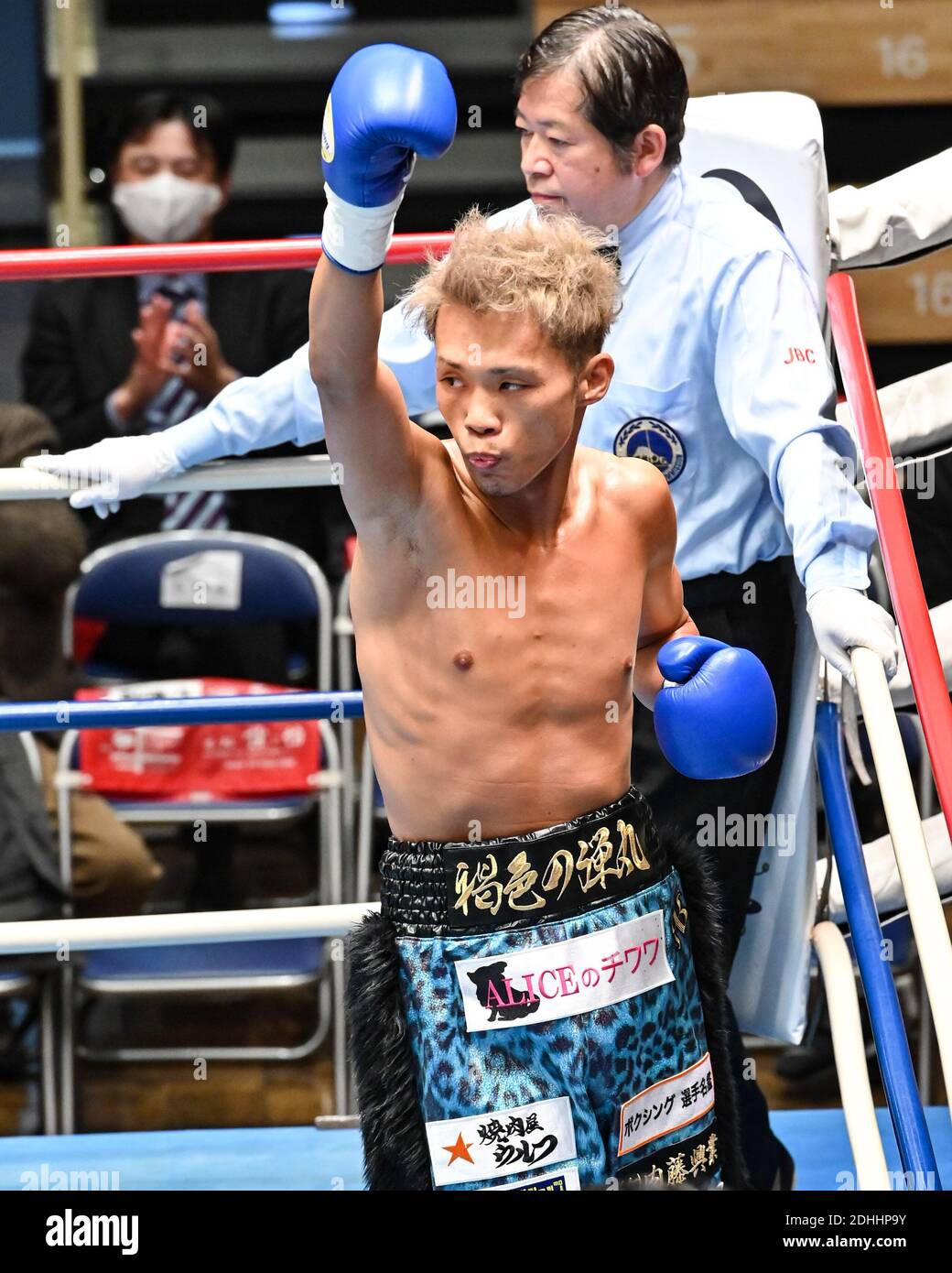 Tokyo, Japan. 9th Dec, 2020. Takuya Ota Boxing : 8R 60kg weight bout at ...