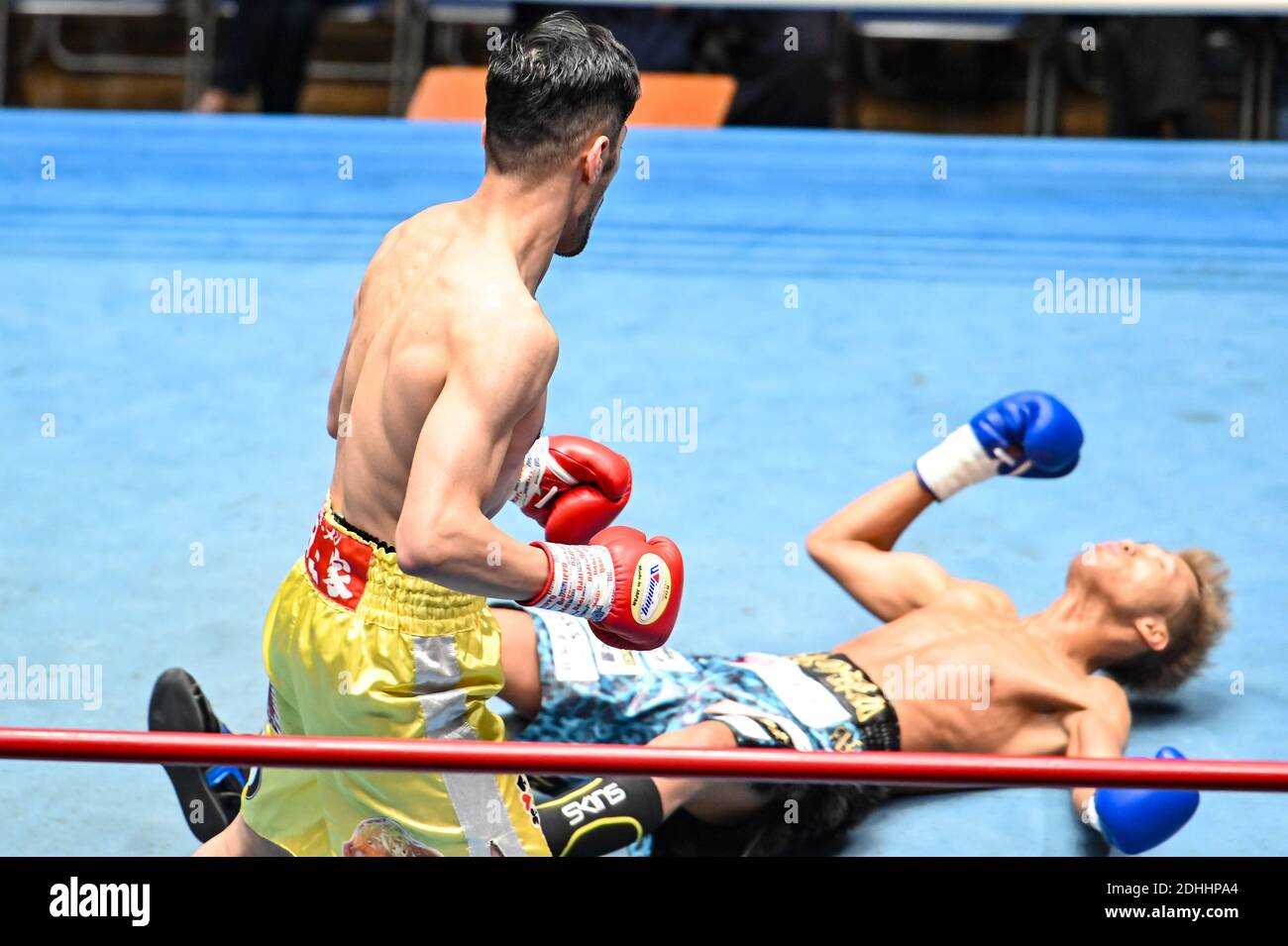 Tokyo, Japan. 9th Dec, 2020. (L-R) Zirolian Riku, Takuya Ota Boxing ...