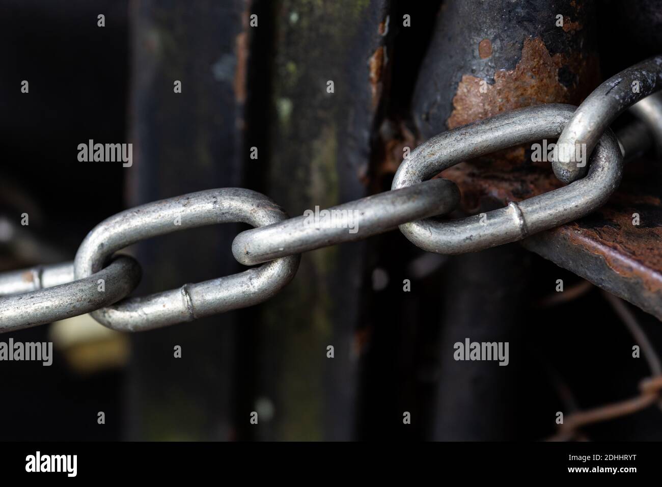 Silver chain links hi-res stock photography and images - Alamy