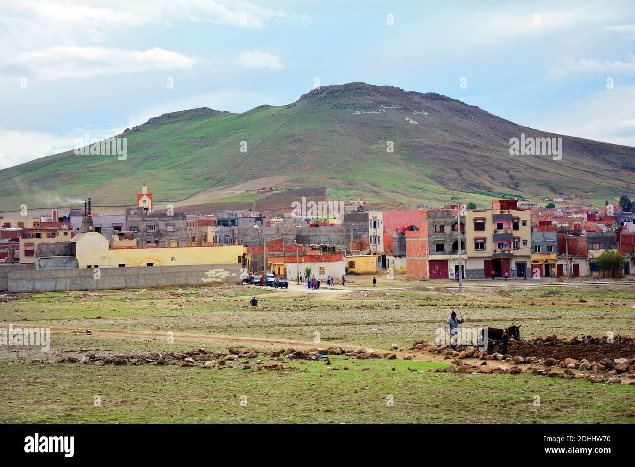 Village middle atlas hi-res stock photography and images - Alamy