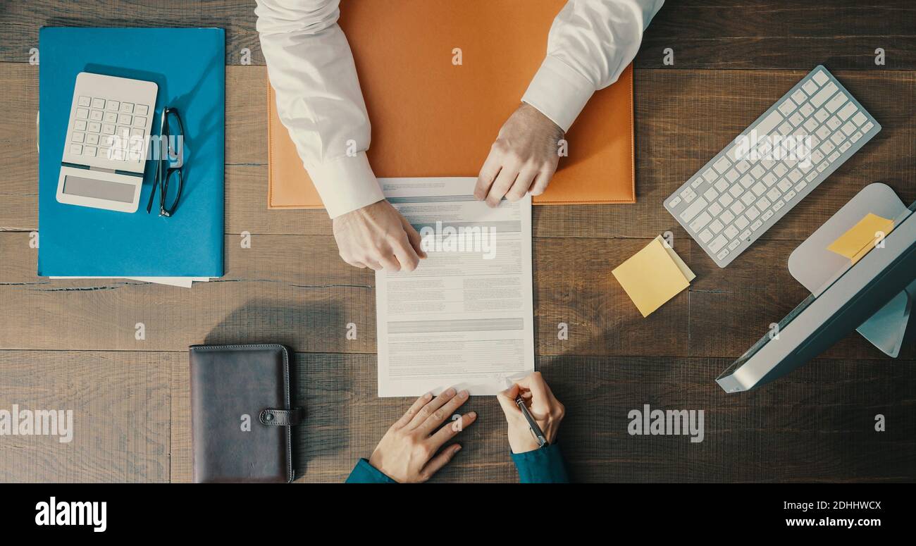 Signing a contract top view hi-res stock photography and images - Alamy