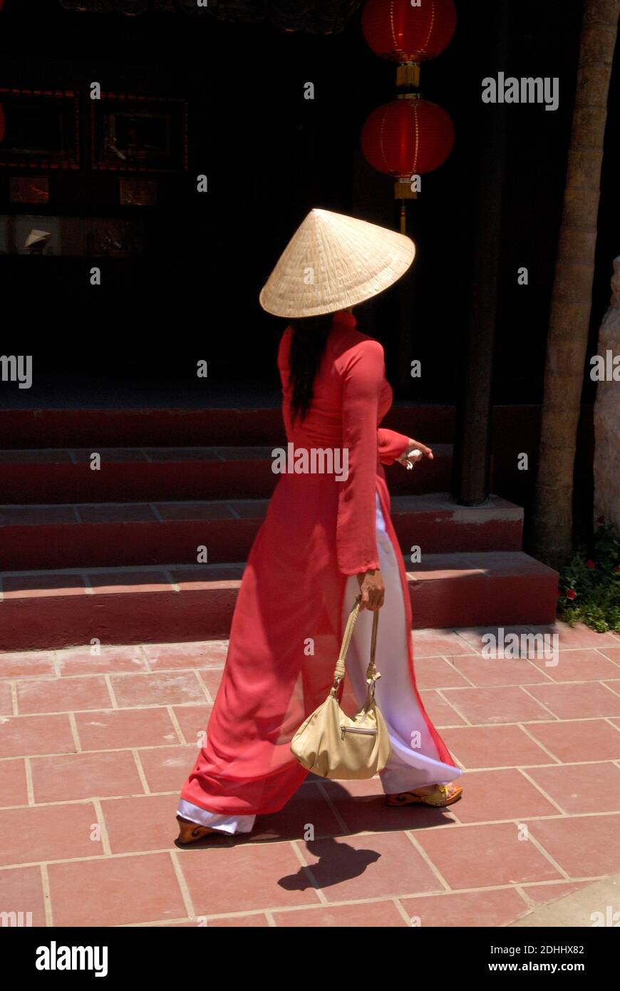 Vietnam. Hué. Traditional dress (Ao Dai Stock Photo - Alamy