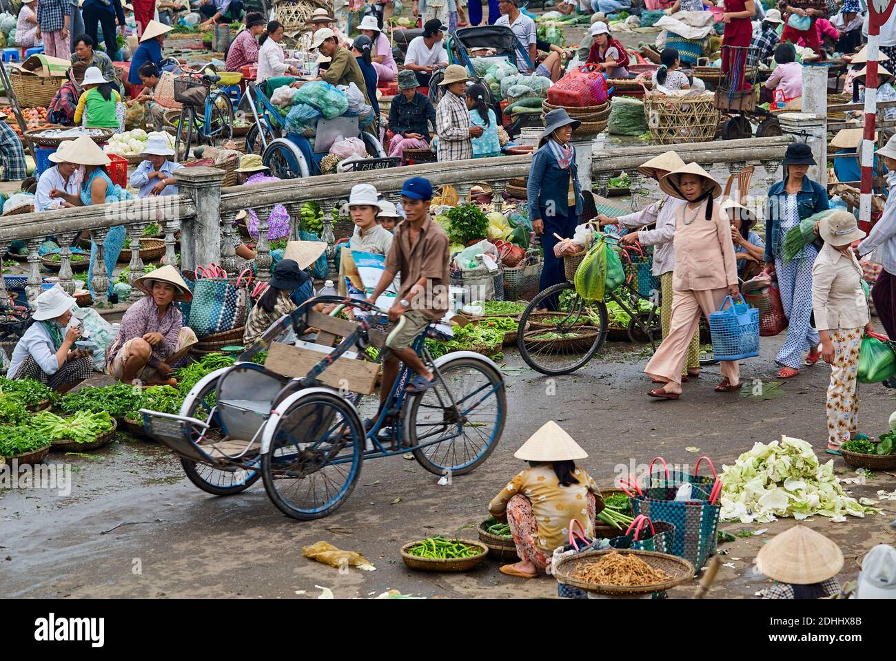 Vietnam. Hué. Dong Ba market Stock Photo - Alamy