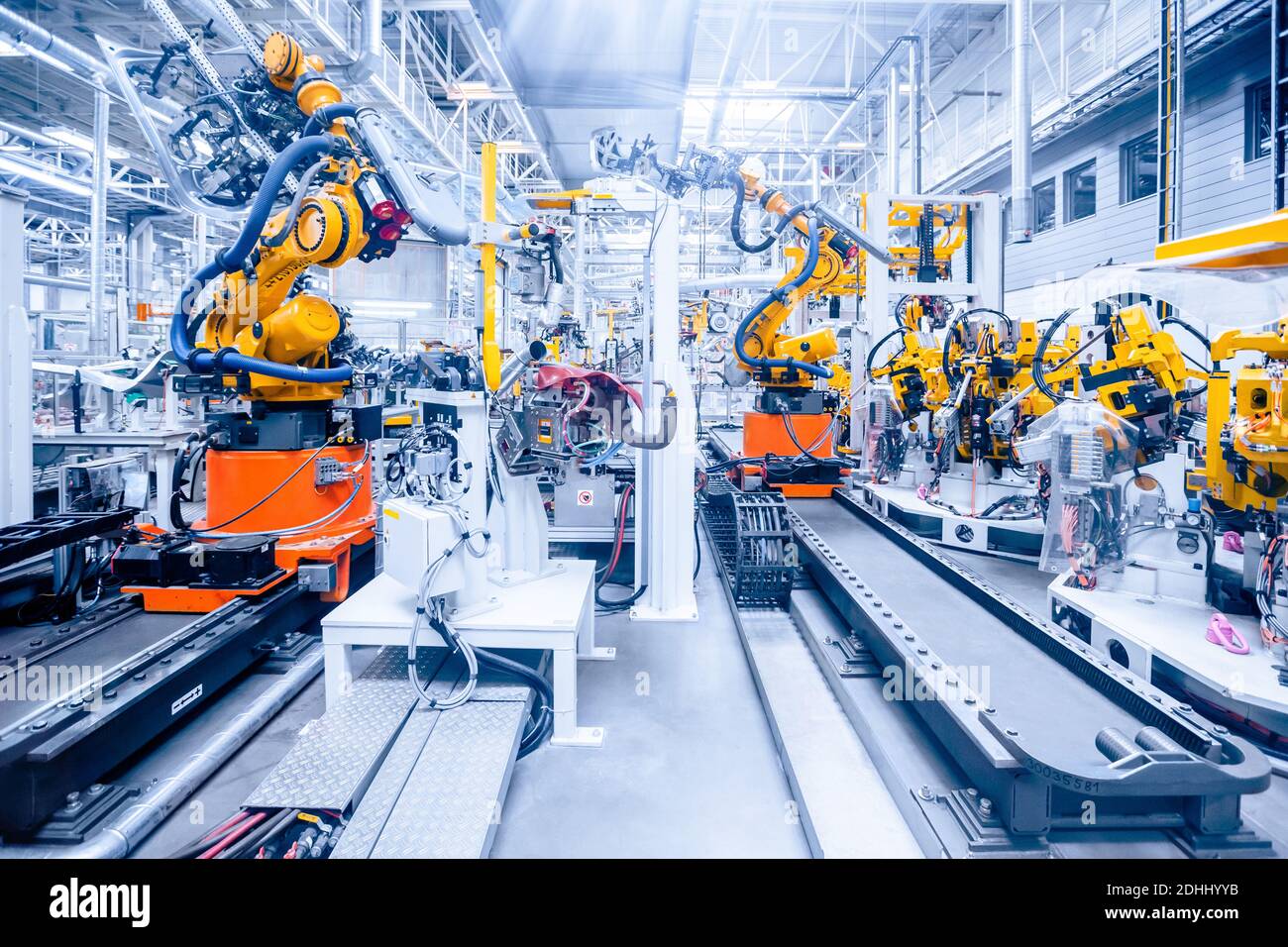 robots in a car factory Stock Photo - Alamy