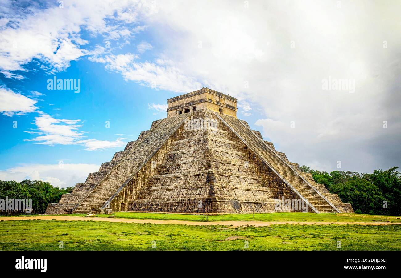 The Mayan pyramid in Chichen Itza Mexico. Dramatic sky with apocalyptic ...