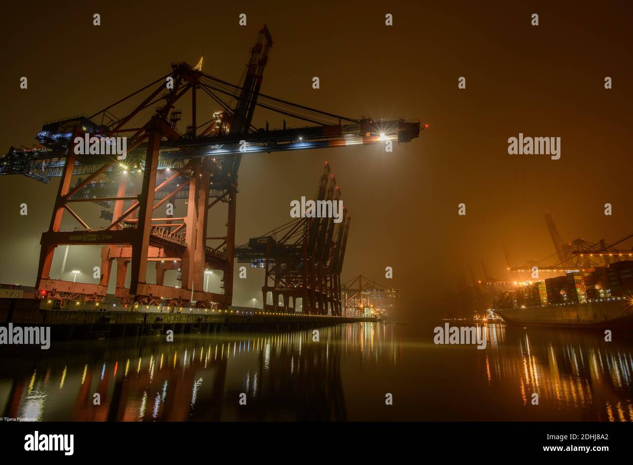 Evening scenes in hamburg hi-res stock photography and images - Alamy