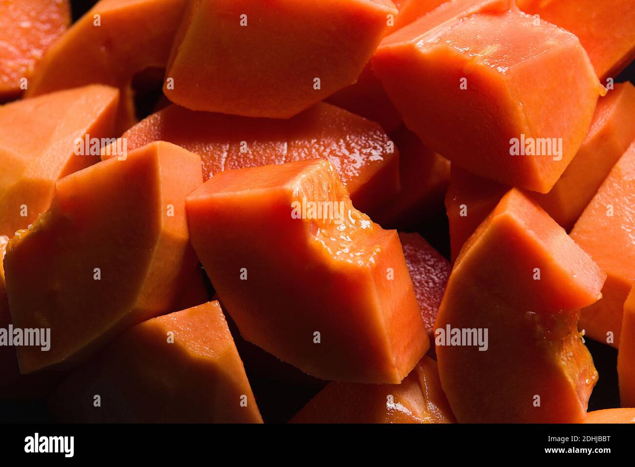 Close-up view of sliced ripe papaya Stock Photo - Alamy