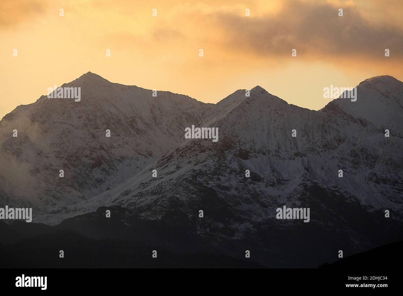 Snowdon horseshoe sunset hi-res stock photography and images - Alamy