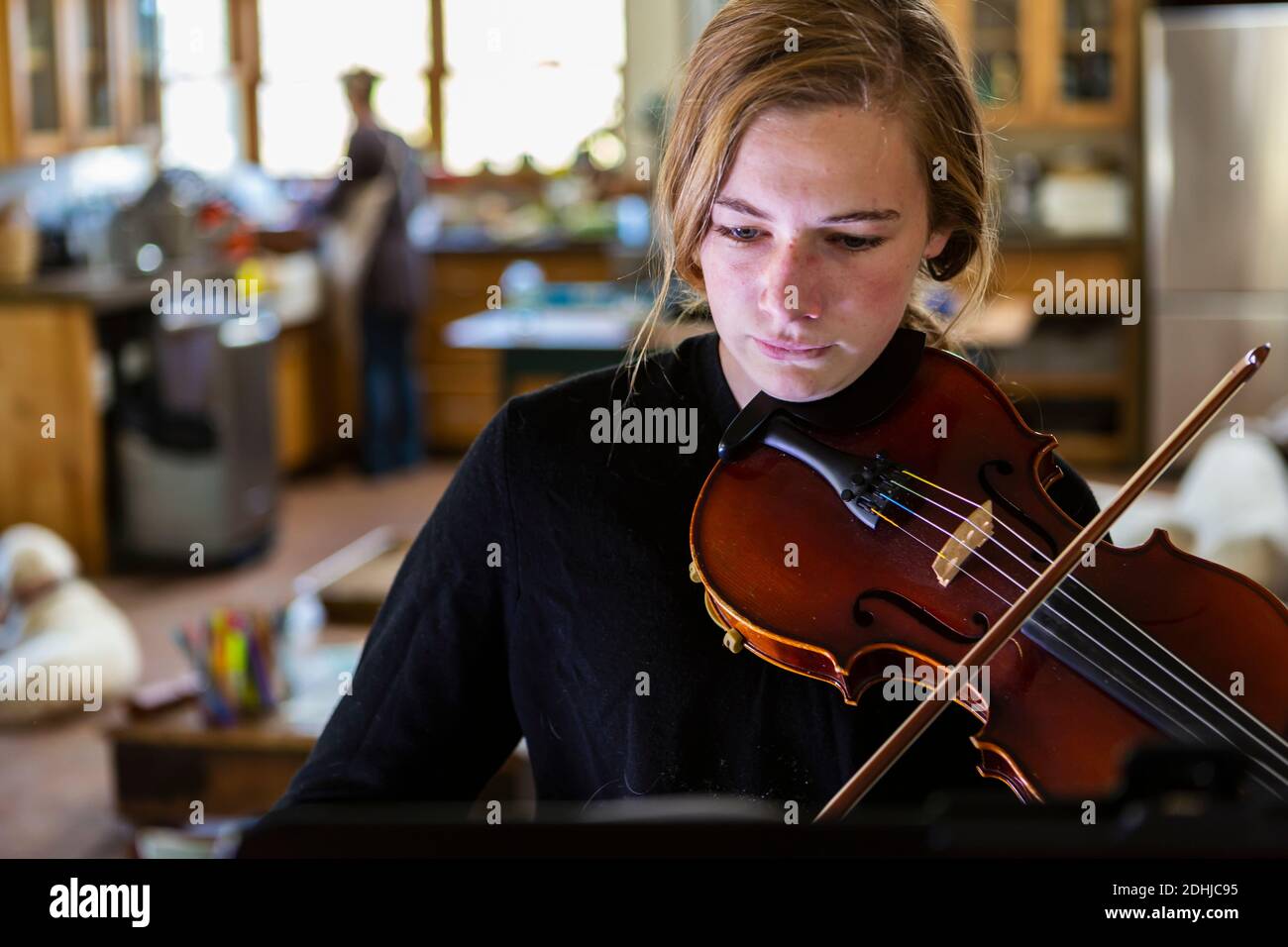 teenage girl practicing violin at home Stock Photo - Alamy