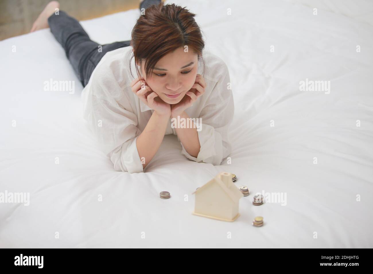 woman expectation on the house Stock Photo - Alamy