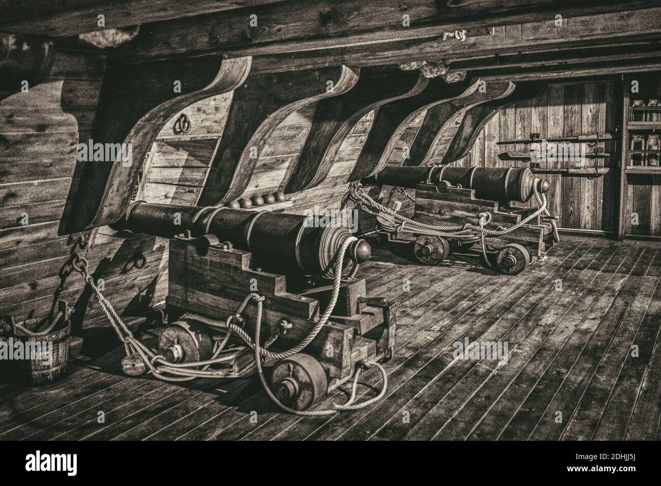 Wooden deck ancient galleon ship hi-res stock photography and images ...