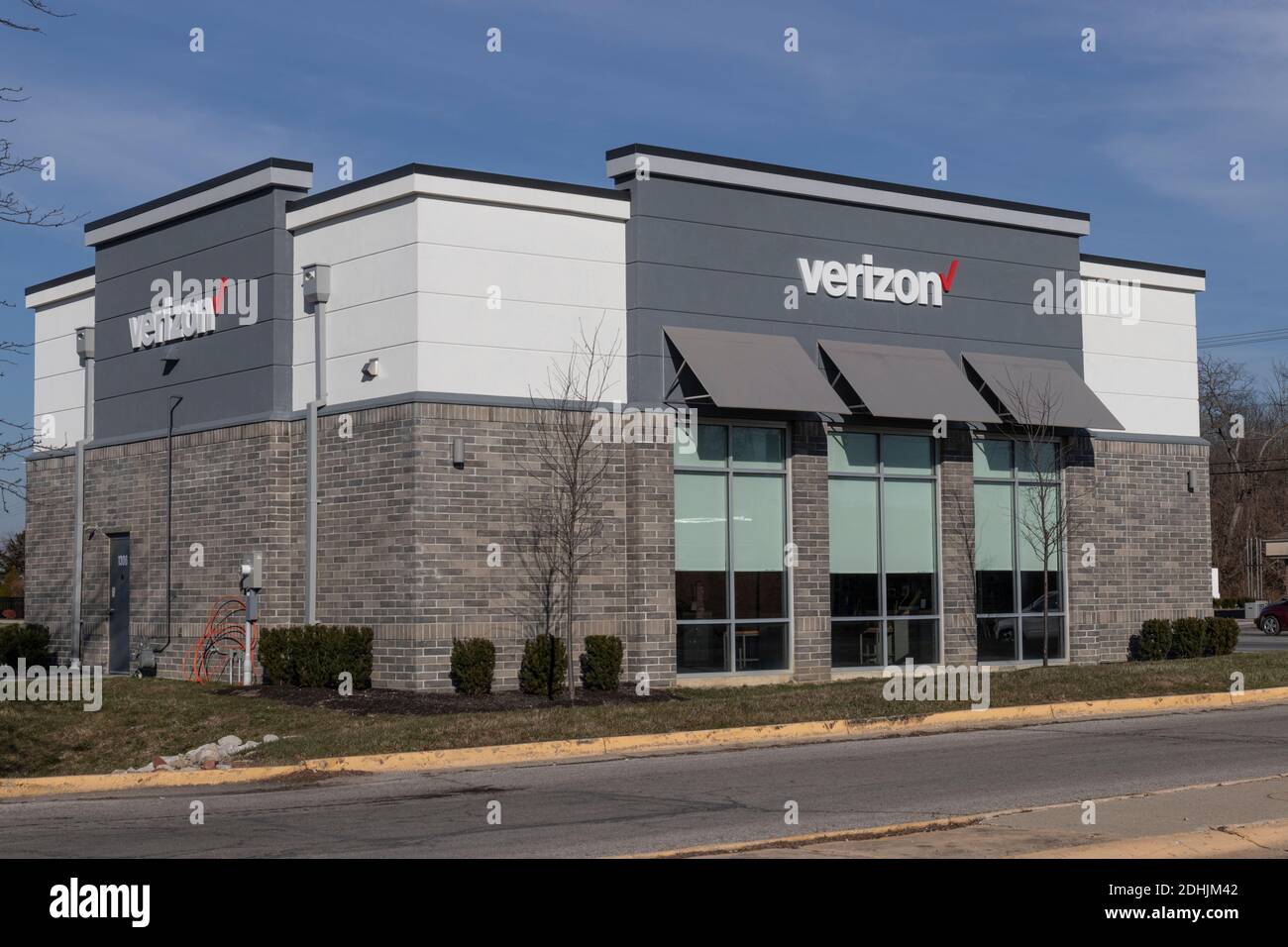 Greenfield - Circa December 2020: Verizon Wireless Retail Location ...