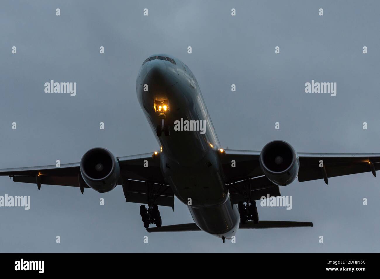 Early morning arrival. Jet airliner plane on approach to land at London ...