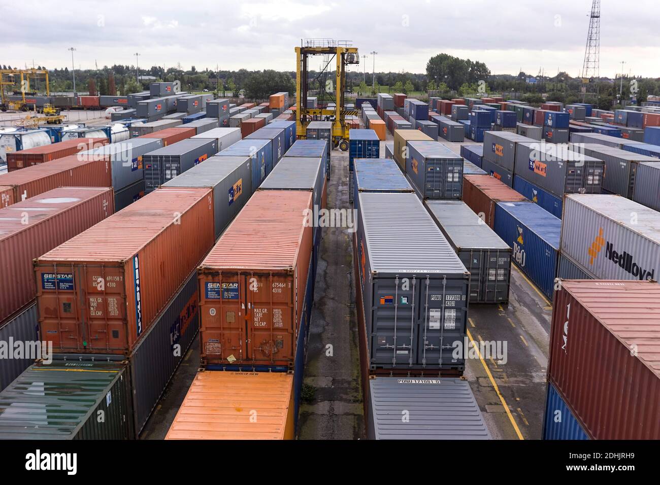 container port importing and exporting Stock Photo - Alamy container port importing and exporting Stock Photo - Alamy