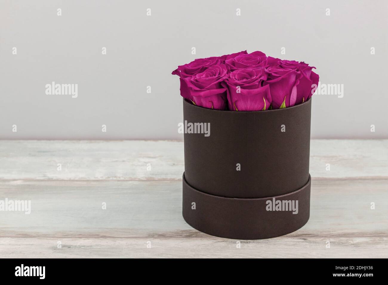 Flower box with red roses. Party decor Stock Photo - Alamy