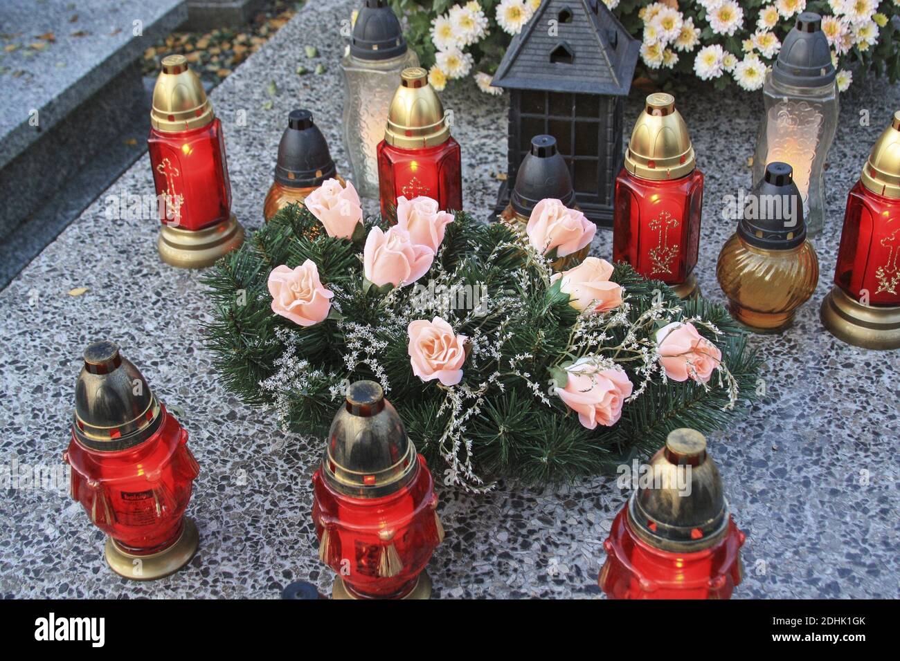 Tombstone decoration with pink roses and red lanterns. Funeral decor Stock Photo - Alamy