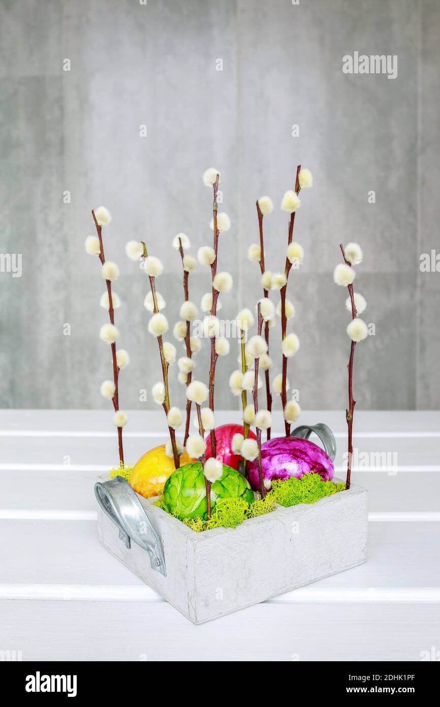 Florist at work: How to make Easter table decoration with catkins, moss ...