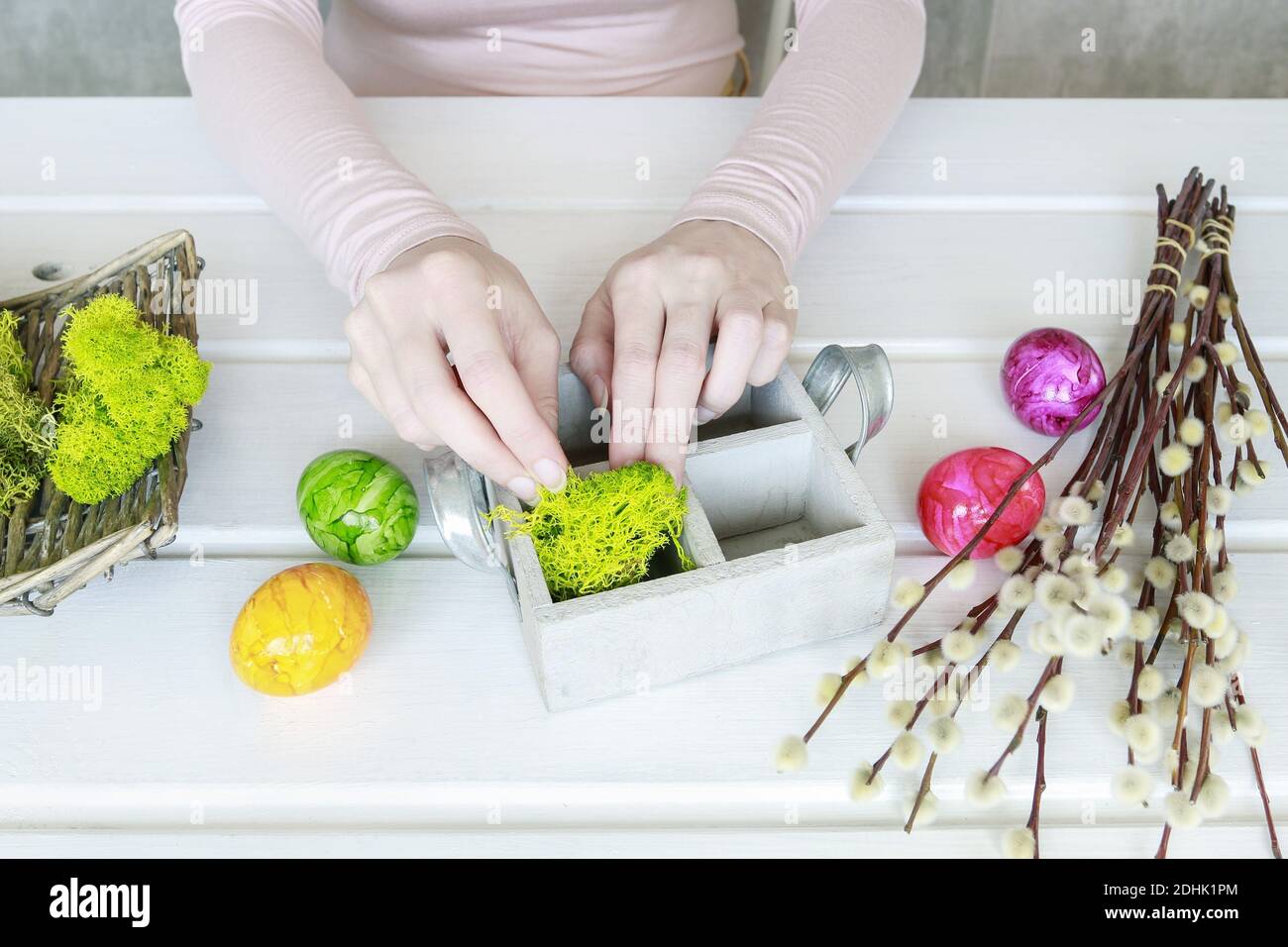 Florist at work: How to make Easter table decoration with catkins, moss ...