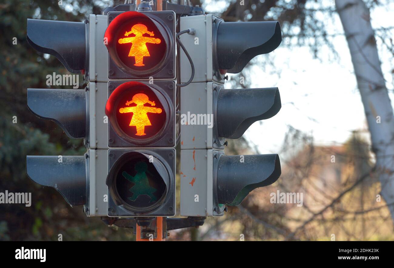 Pedestrian light controlled crossing hi-res stock photography and ...