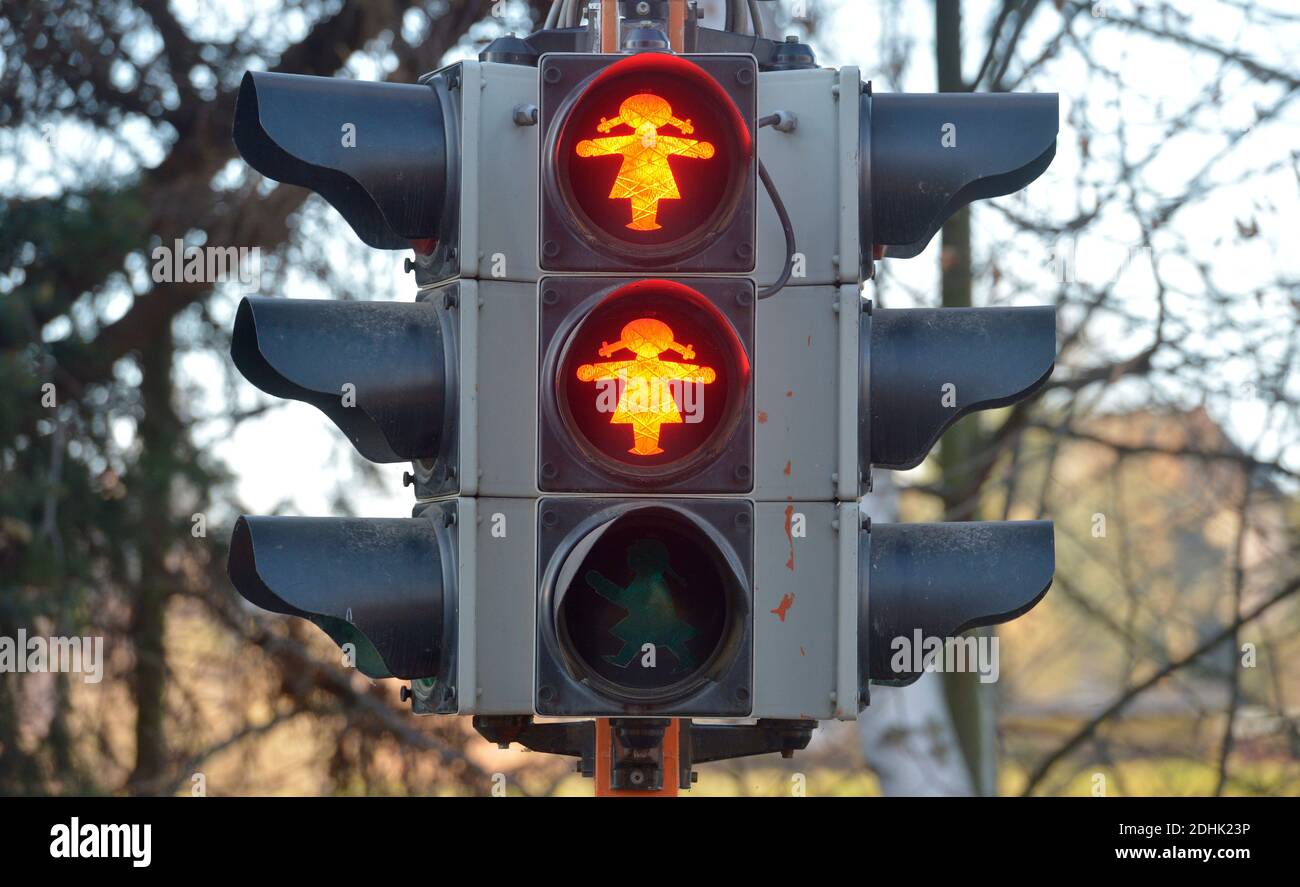 Pedestrian light controlled crossing hi-res stock photography and ...