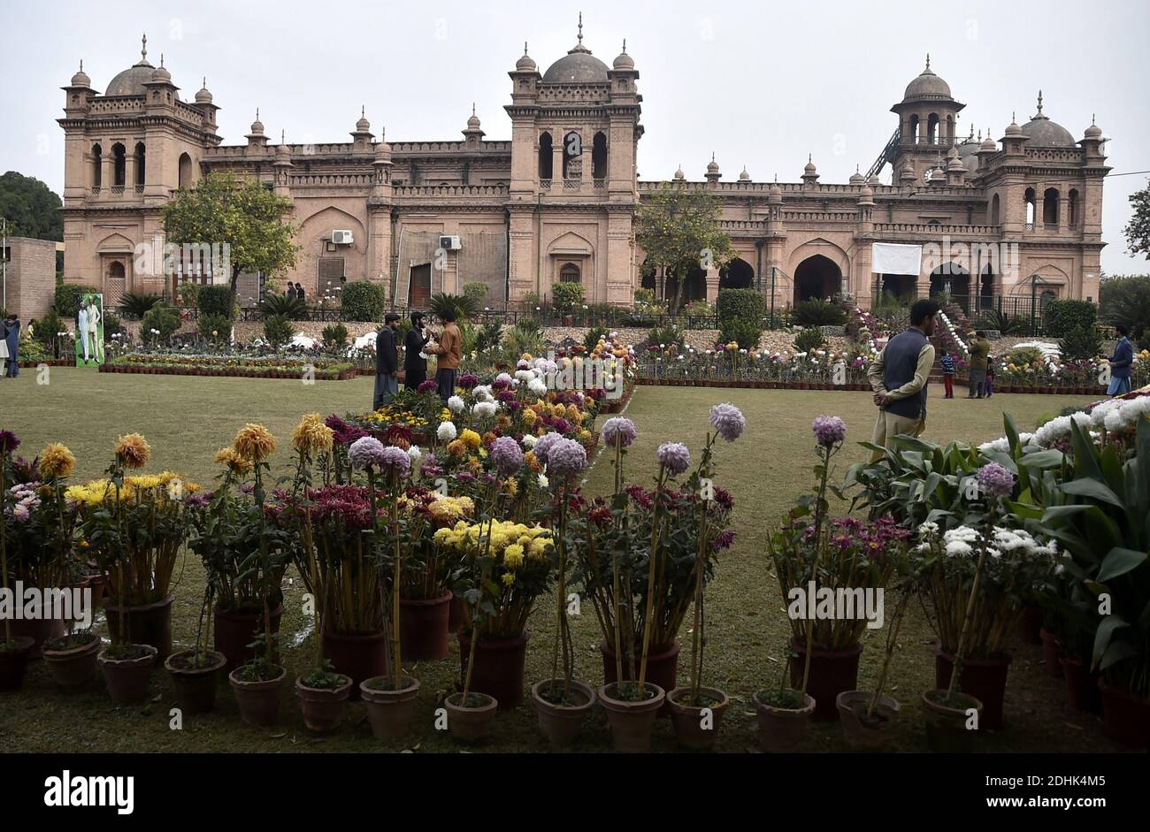 Peshawar, Pakistan. 11th Dec, 2020. People visit a chrysanthemum flower ...