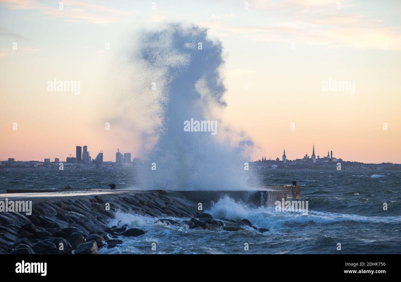 Mighty splash hi-res stock photography and images - Alamy