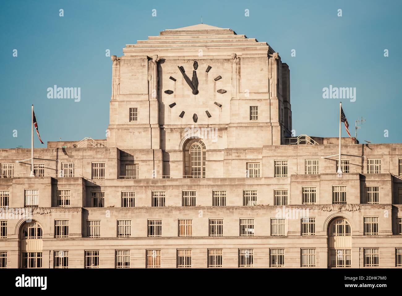Shell mex house hi-res stock photography and images - Alamy