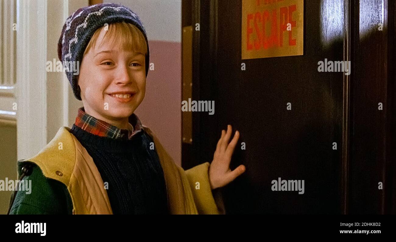 USA. Macaulay Culkin in ©20th Century Fox holiday special : Home Alone 2: Lost in New York (1992 ...