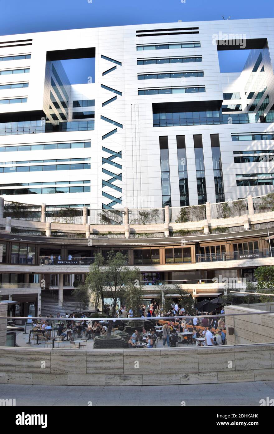 Modern broadgate centre building hi-res stock photography and images ...