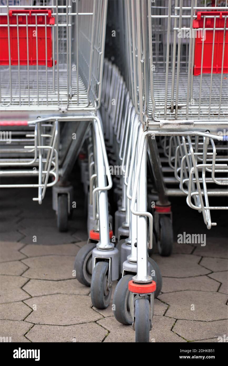 shopping cart in supermarket Stock Photo - Alamy