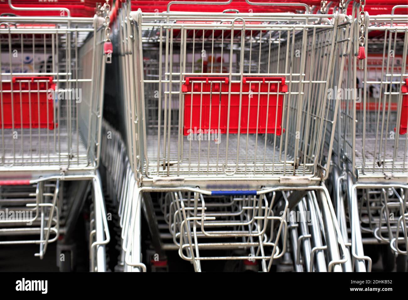 shopping cart in supermarket Stock Photo - Alamy