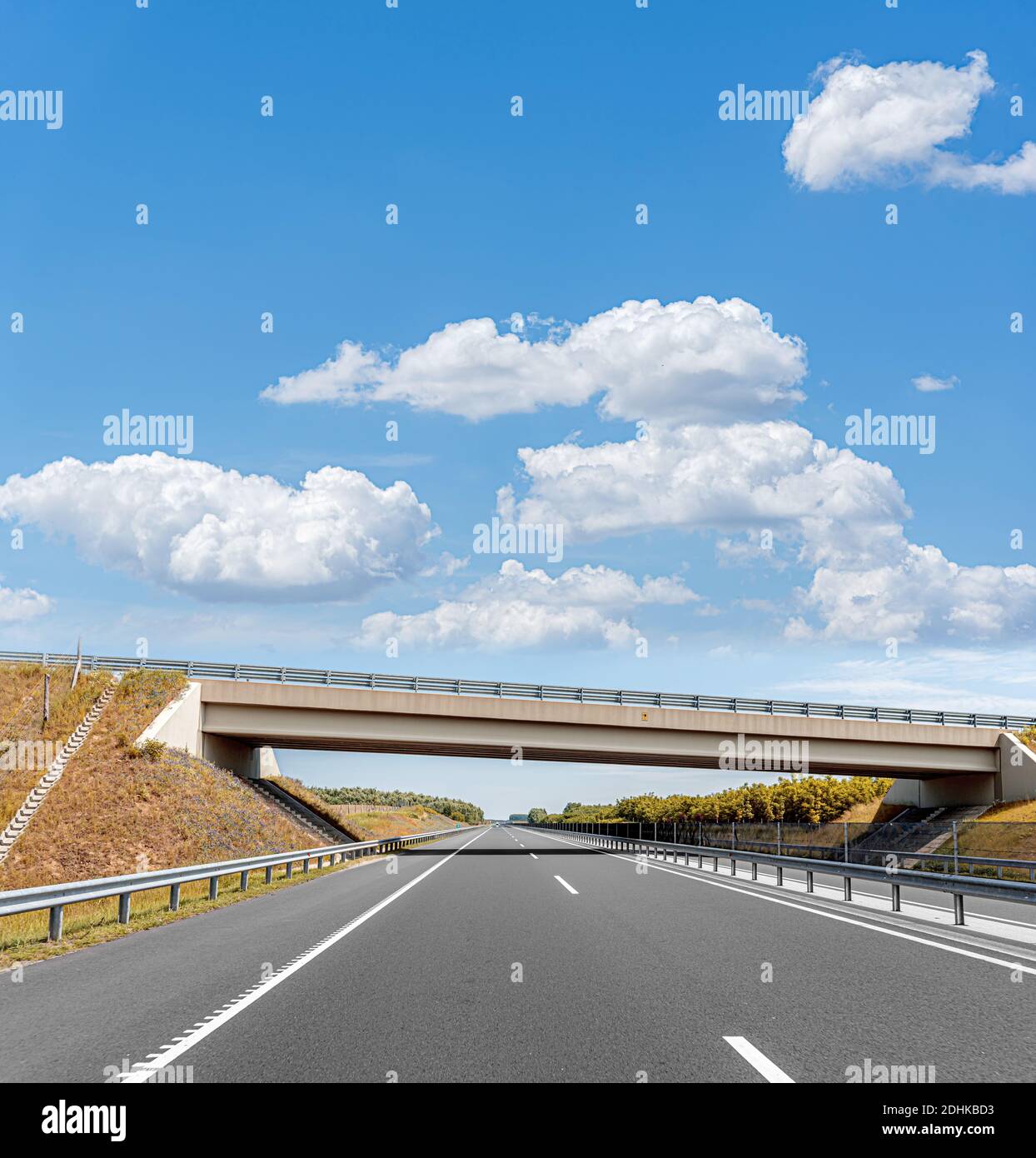 Empty freeway bridge hi-res stock photography and images - Alamy