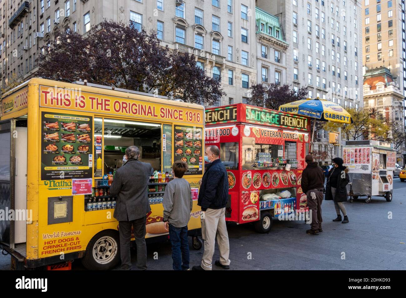 Food Trucks on the sidewalk Outside the MET, NYC, USA Stock Photo - Alamy