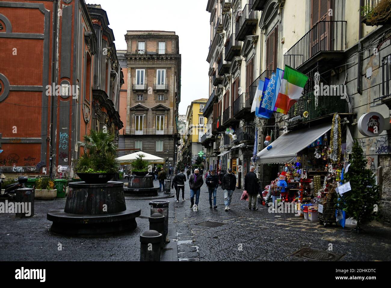 A street in the historic city center of Naples, Italy Stock Photo - Alamy