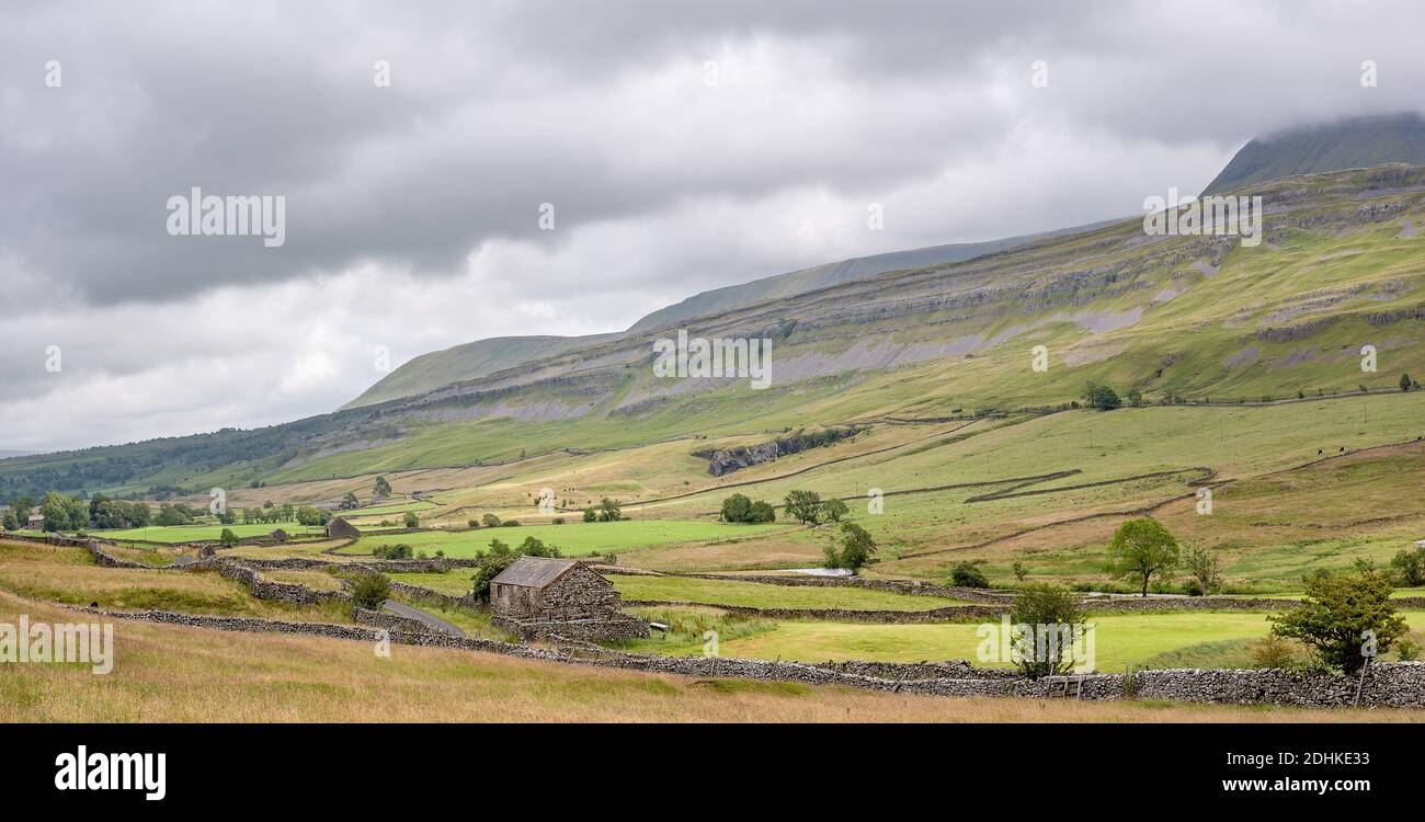 Barn Yorkshire Dales High Resolution Stock Photography and Images - Alamy