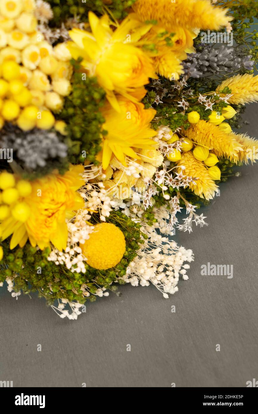 Bunch of everlasting flowers hi-res stock photography and images - Alamy