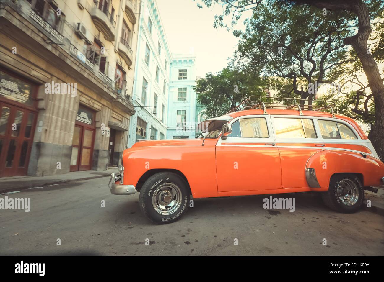 Havana Cuba Classic Cars. Typcal Havana urban scene with colorful ...