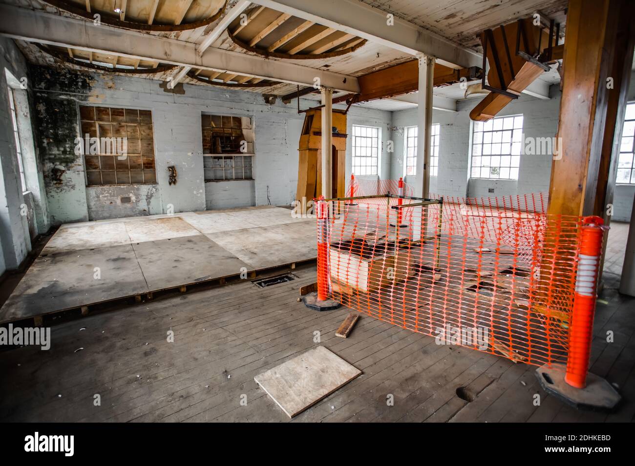 The interior of an abandoned warehouse with grungy walls Stock Photo ...