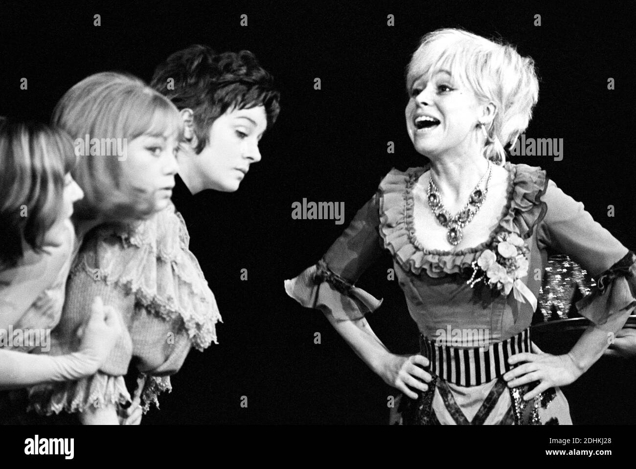 Barbara windsor sing a rude hi-res stock photography and images - Alamy