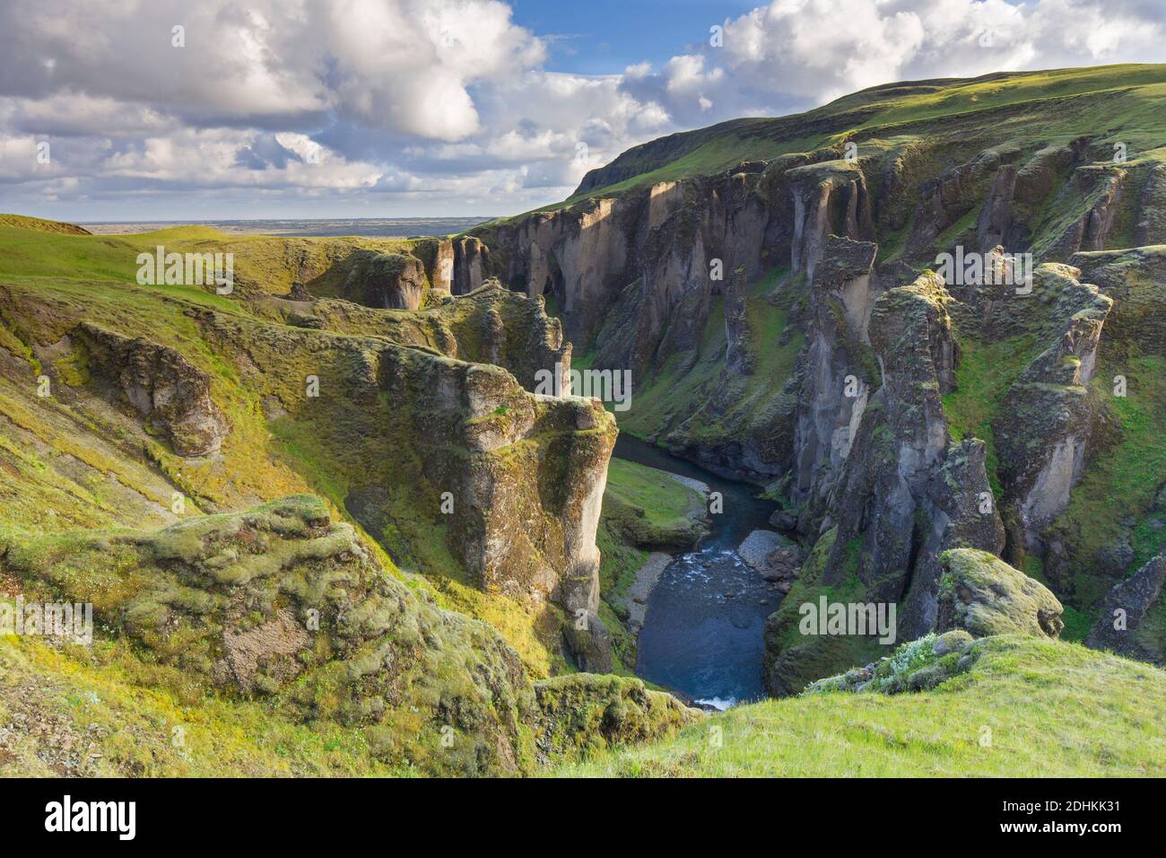 Fjaðrá river flowing through the Fjaðrárgljúfur / Fjadrargljufur canyon ...