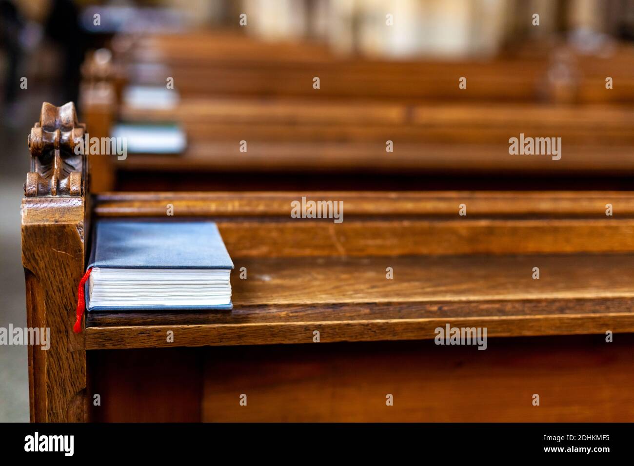 bible on an empty pew in a church before a service Stock Photo - Alamy