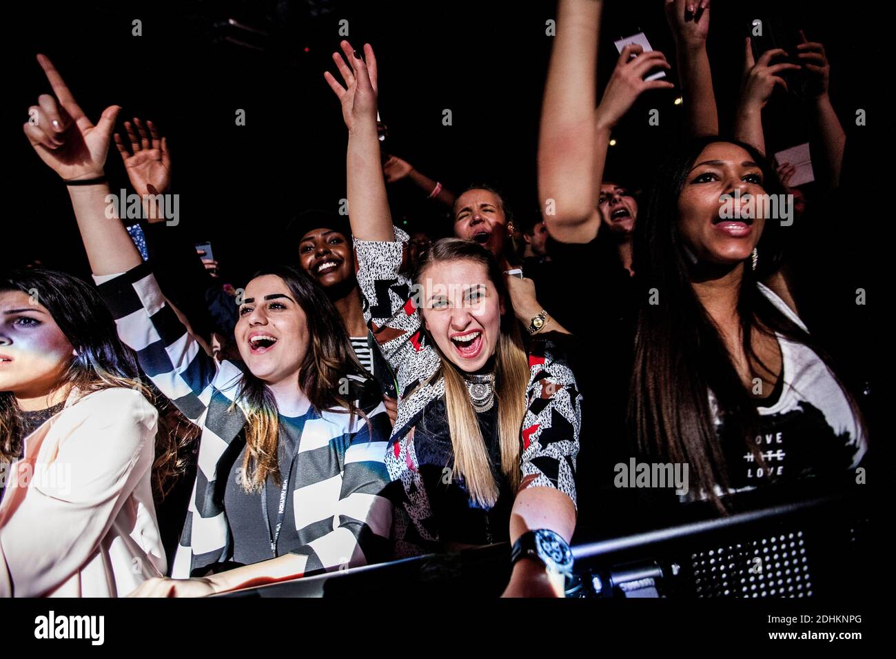 Usher concert fans hi-res stock photography and images - Alamy