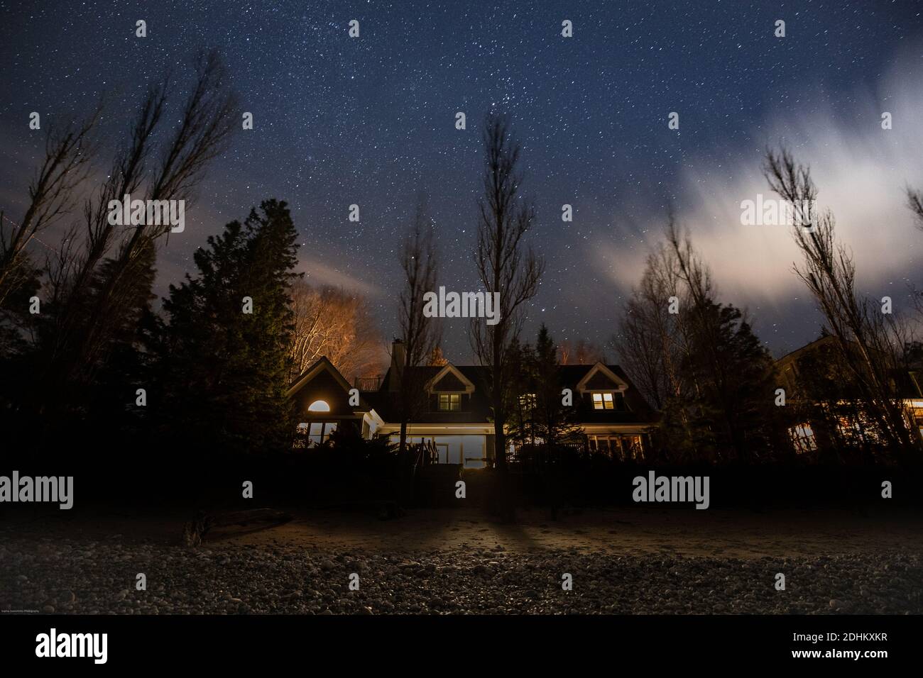 Moon stars night sky house hi-res stock photography and images - Alamy