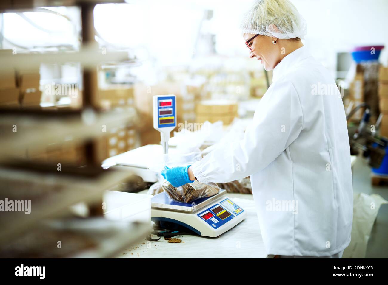 Food quality control factory worker hi-res stock photography and images ...